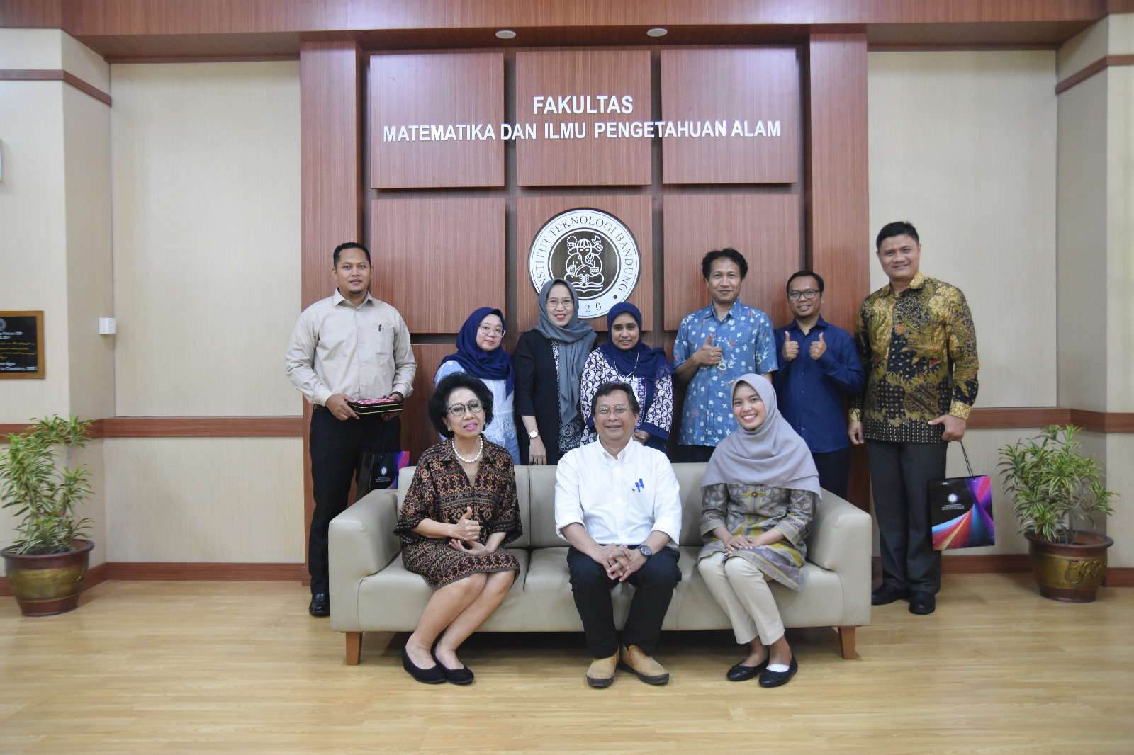 AVICENNA LEADERSHIP SCHOOL DAN YAYASAN PENDIDIKAN AVICENNA PRESTASI ...